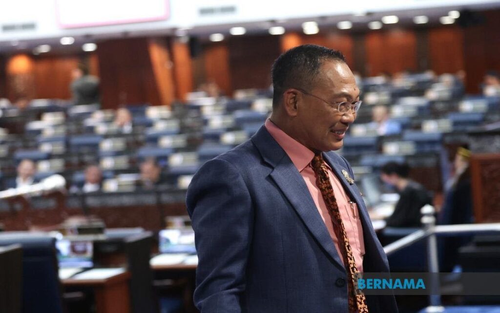 Wakil rakyat Pendang digantung lagi, kali ini kerana cabar MP bertumbuk ...